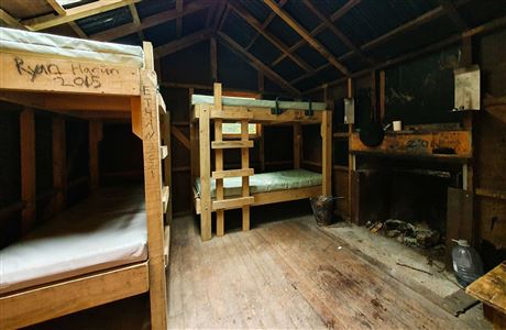 Sentry Box Hut (historic): Ruahine Forest Park, Hawke's Bay region