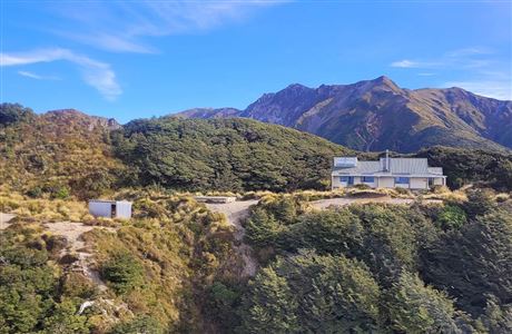 Sunrise Hut: Ruahine Forest Park, Hawke's Bay region