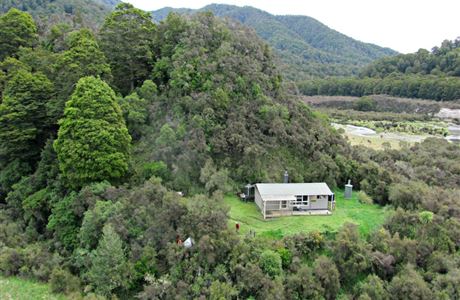 Oamaru Hut: Kaimanawa Forest Park, Central North Island region