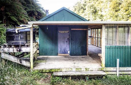 Pakihi Hut: Urutawa Conservation Area, East Coast region