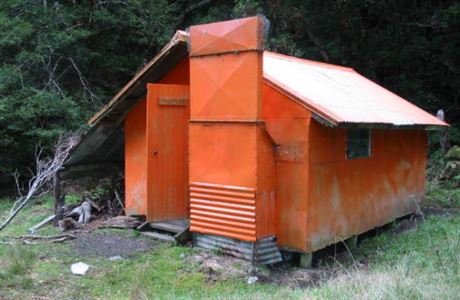 Awatere Hut: Ruahine Forest Park, Hawke's Bay region