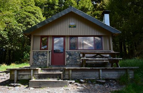 Coldwater Hut: Nelson Lakes National Park, Nelson/Tasman region