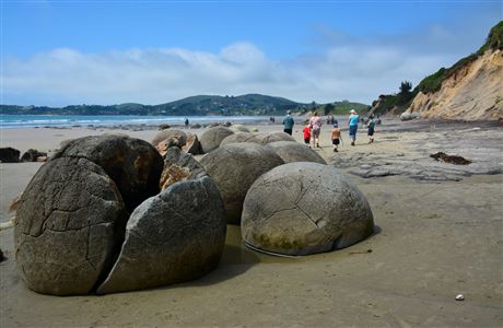 Moeraki Boulders/Kaihinaki Walk: Moeraki area, Otago region
