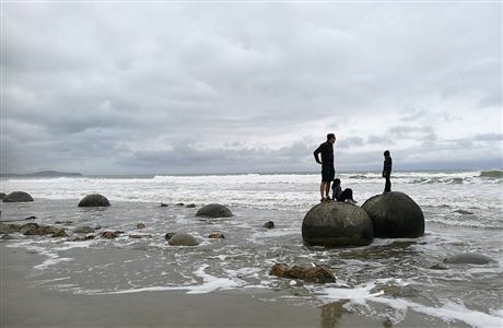Moeraki Boulders/Kaihinaki Walk: Moeraki area, Otago region