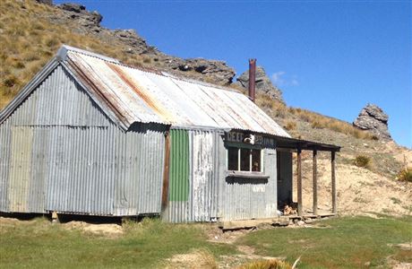 Deep Creek Hut: Pisa Conservation Area: Otago region