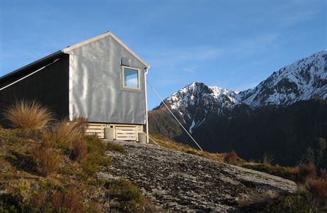 Bluff Hut: Kokatahi River - Whitcombe River area, West Coast region