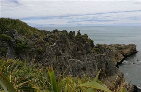 Punakaiki Pancake Rocks and Blowholes Walk: Paparoa National Park, West ...
