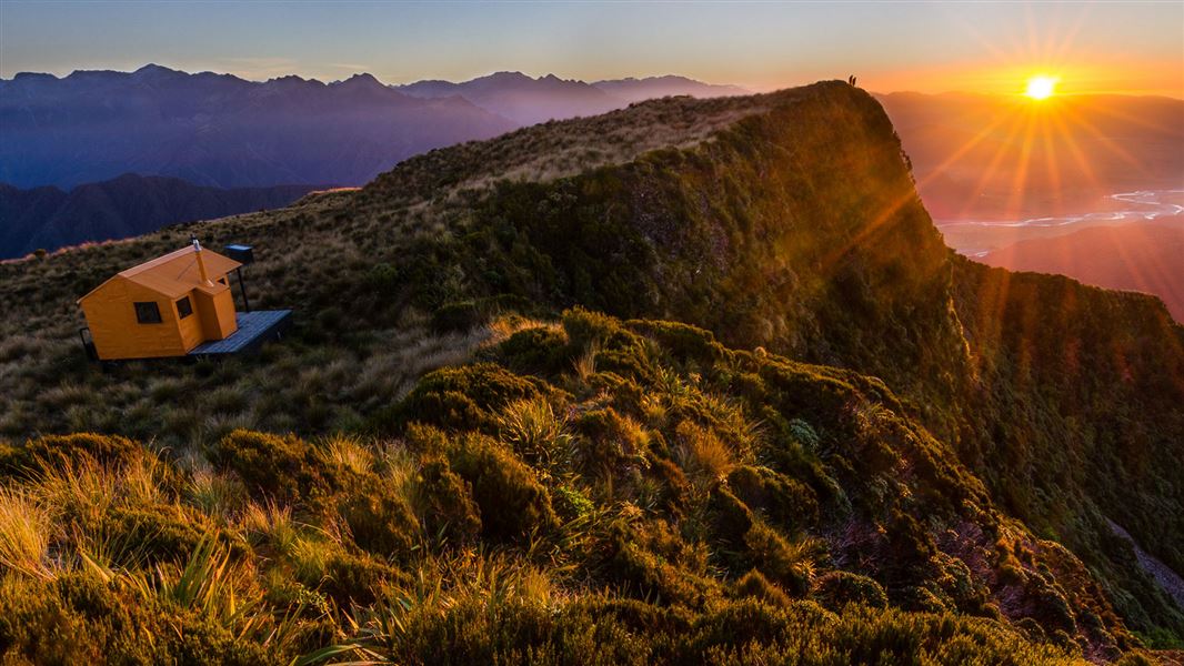 Mt Brown Hut: Lake Kaniere Scenic Reserve, West Coast region