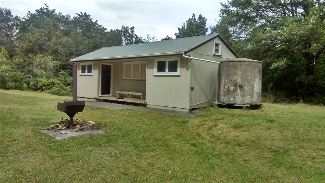 Triplex Hut: Ruahine Forest Park, Hawke's Bay region