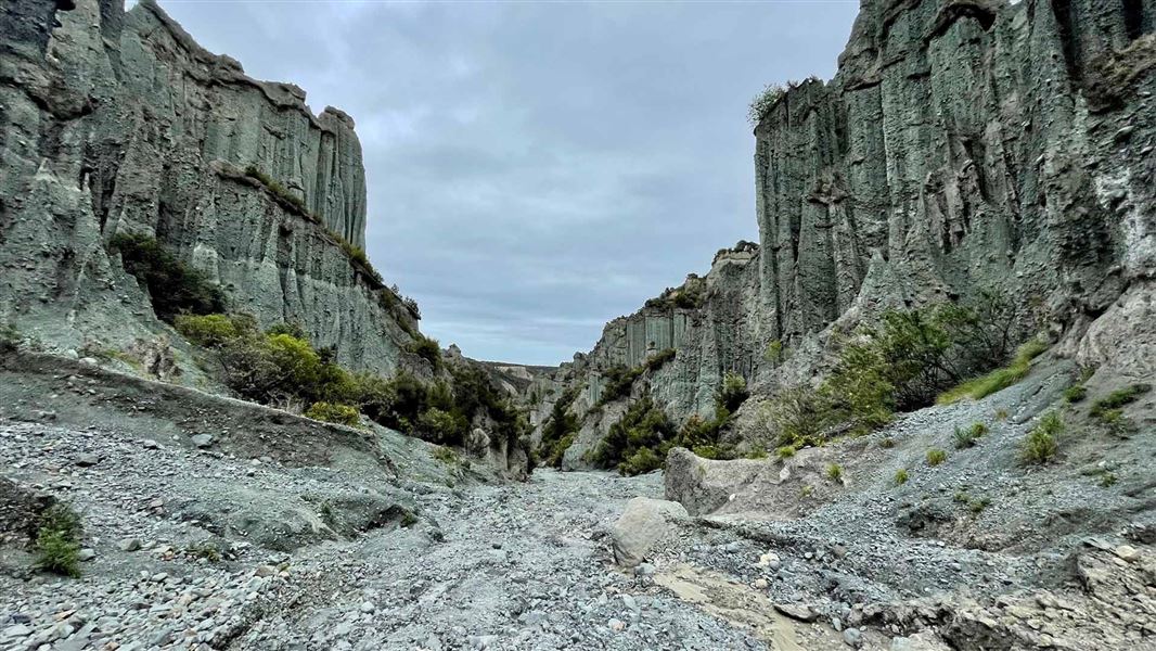 Pinnacles Ridge Track: Putangirua Pinnacles Scenic Reserve, Wairarapa ...