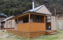 One Horn Hut: Loch Katrine huts in the Canterbury area